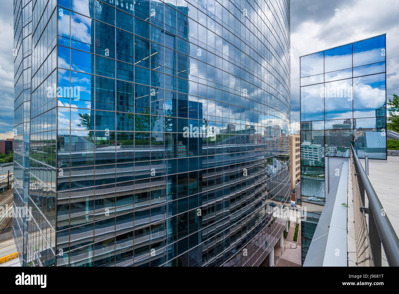 Philadelphia big city downtown modern hi-res stock photography and ...