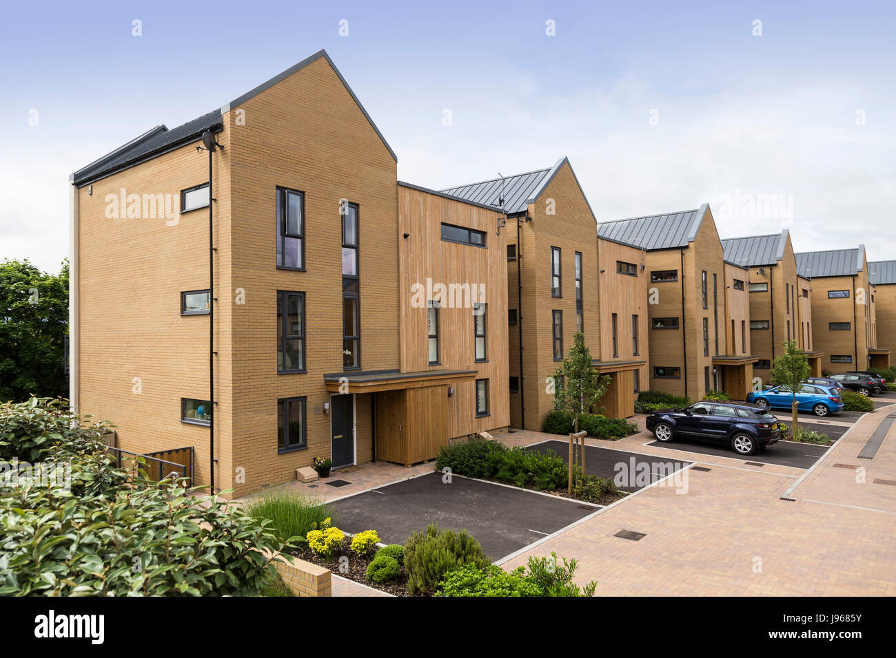 Modern canal side housing hi-res stock photography and images - Alamy