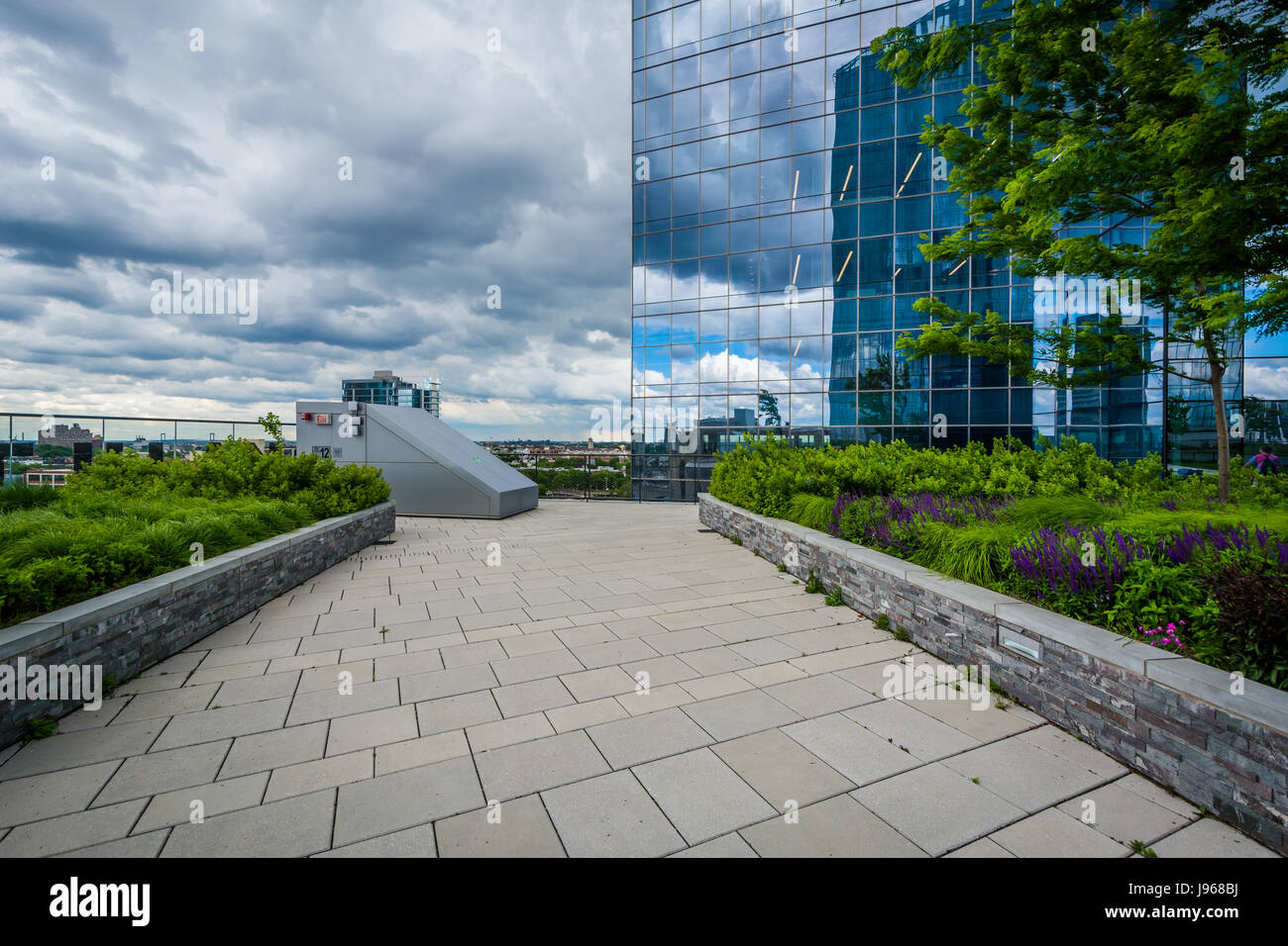 Philadelphia urban gardens hi-res stock photography and images - Alamy