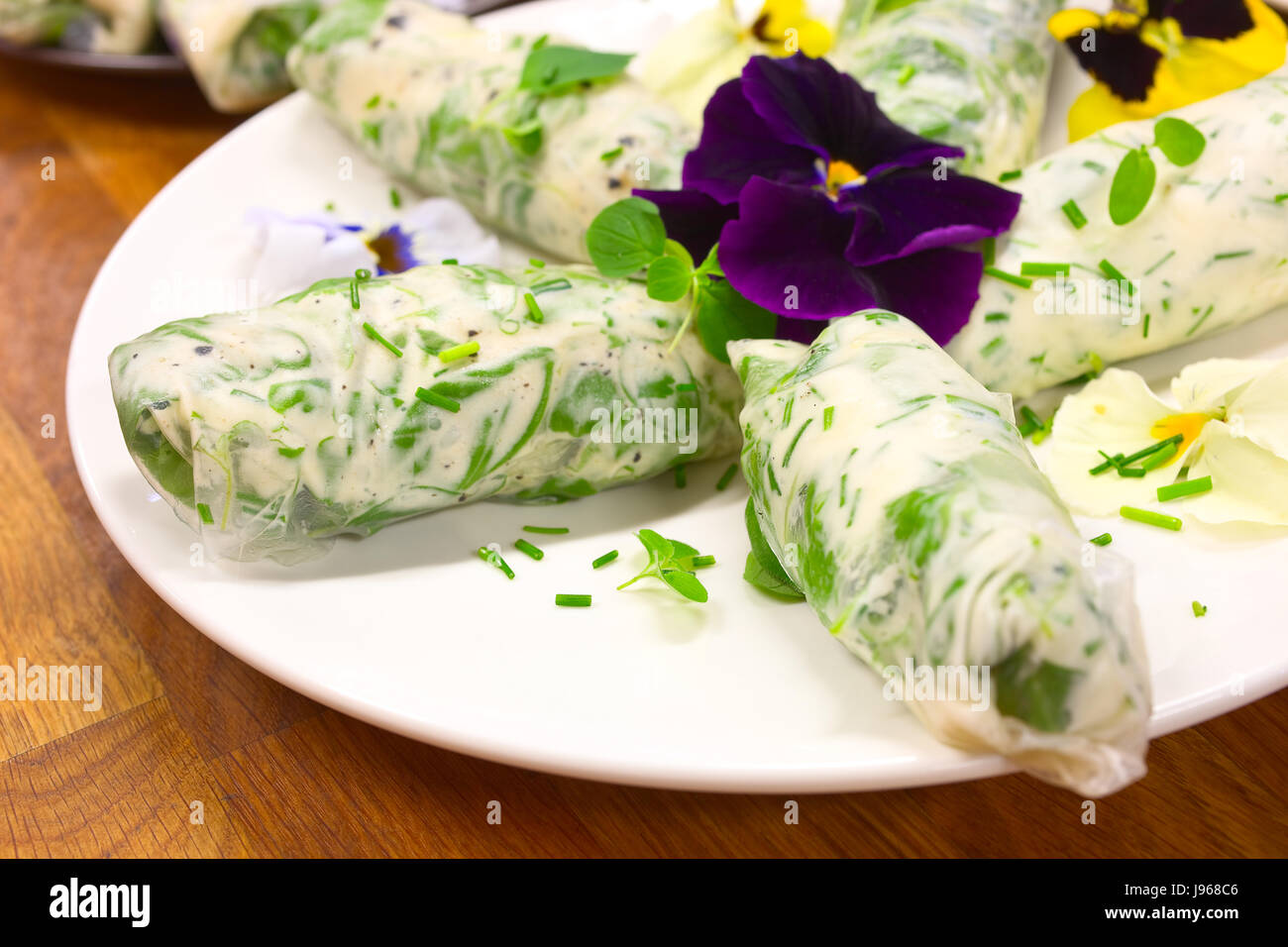 Edible rice paper hi-res stock photography and images - Alamy