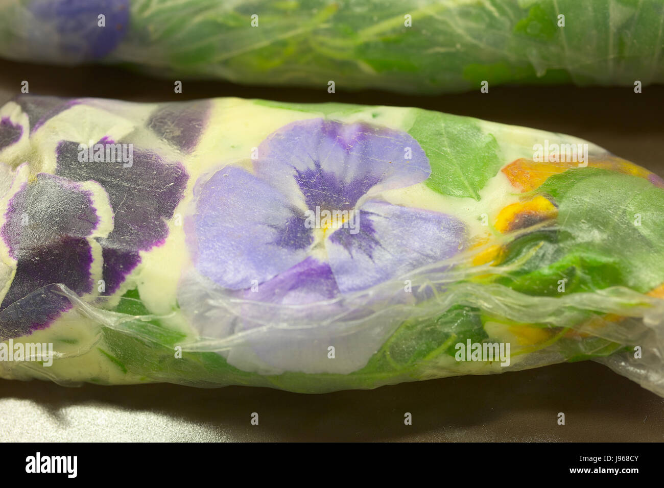 Rice paper rolls edible hi-res stock photography and images - Alamy