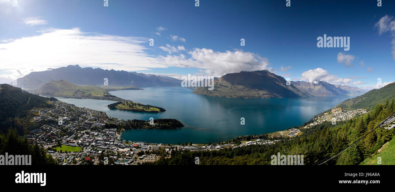the mountain range the remarkables and lake wakatipu Stock Photo - Alamy