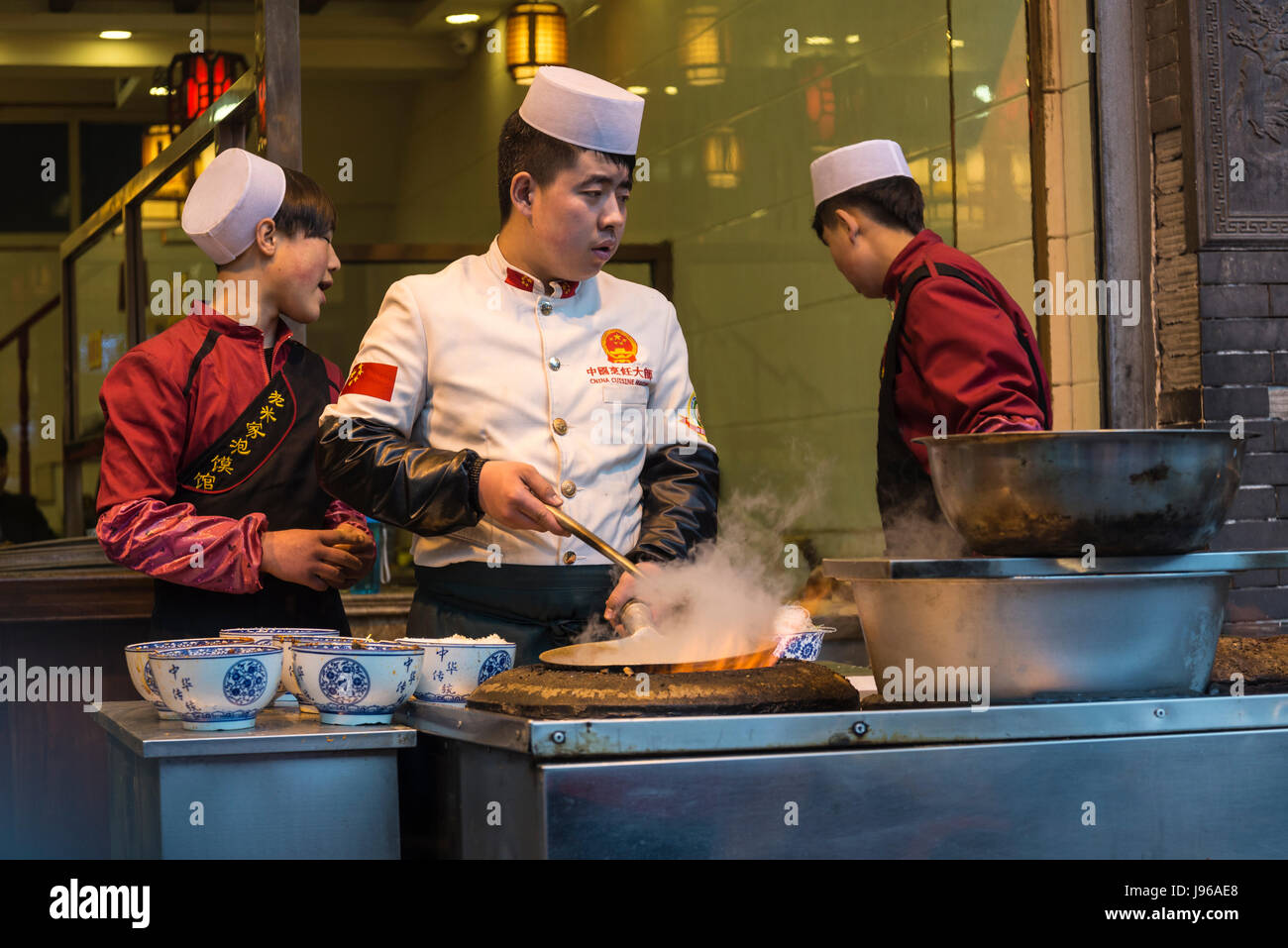 Cook, Street food market, Muslim Quarter, Xi'an, Shaanxi province ...