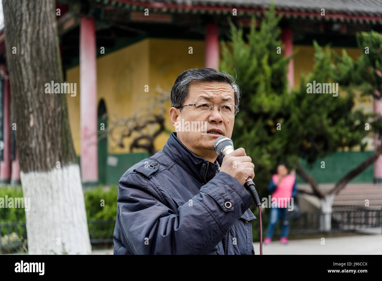 Chinese old people in singing hi-res stock photography and images - Alamy