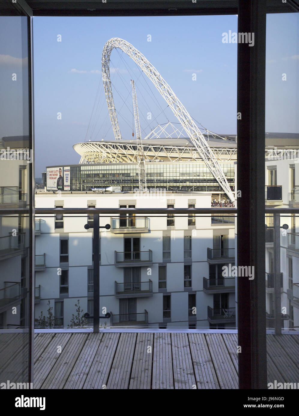 Wembley stadium pitch lines hi-res stock photography and images - Alamy