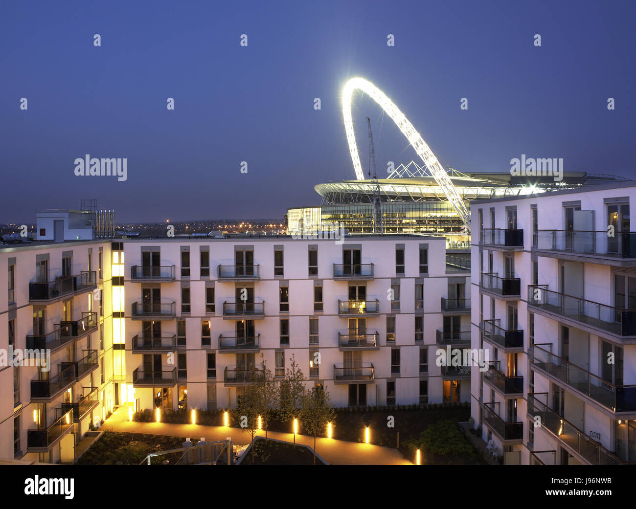 Wembley stadium pitch lines hi-res stock photography and images - Alamy