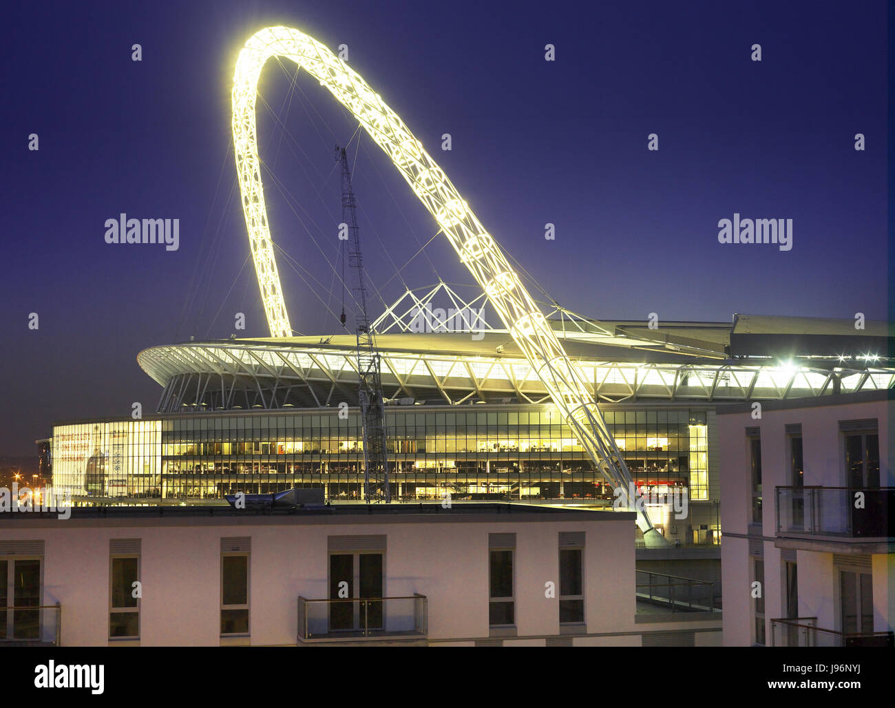 Wembley stadium pitch lines hi-res stock photography and images - Alamy