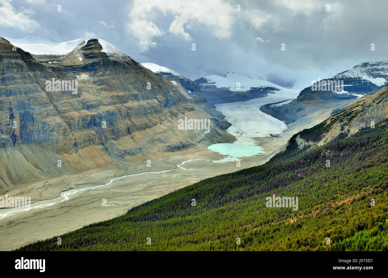 Glacier along the Icefields Parkway between Banff and Jasper in the ...