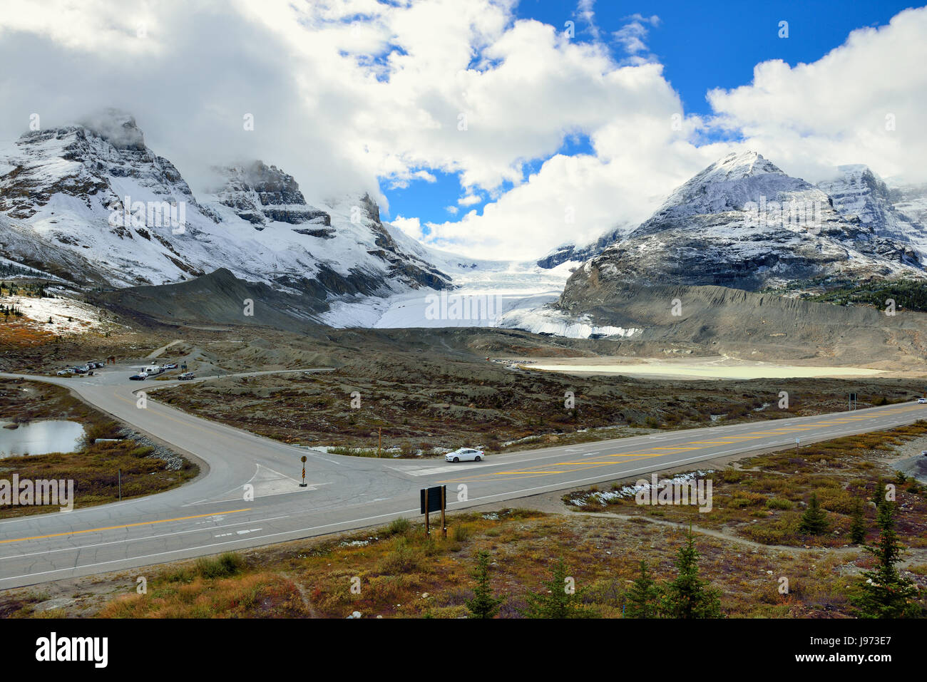 Glacier along the Icefields Parkway between Banff and Jasper in the ...