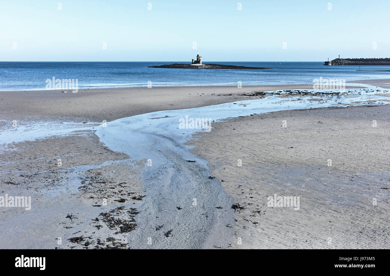 Tower of Refuge in Douglas bay at low tide Stock Photo - Alamy