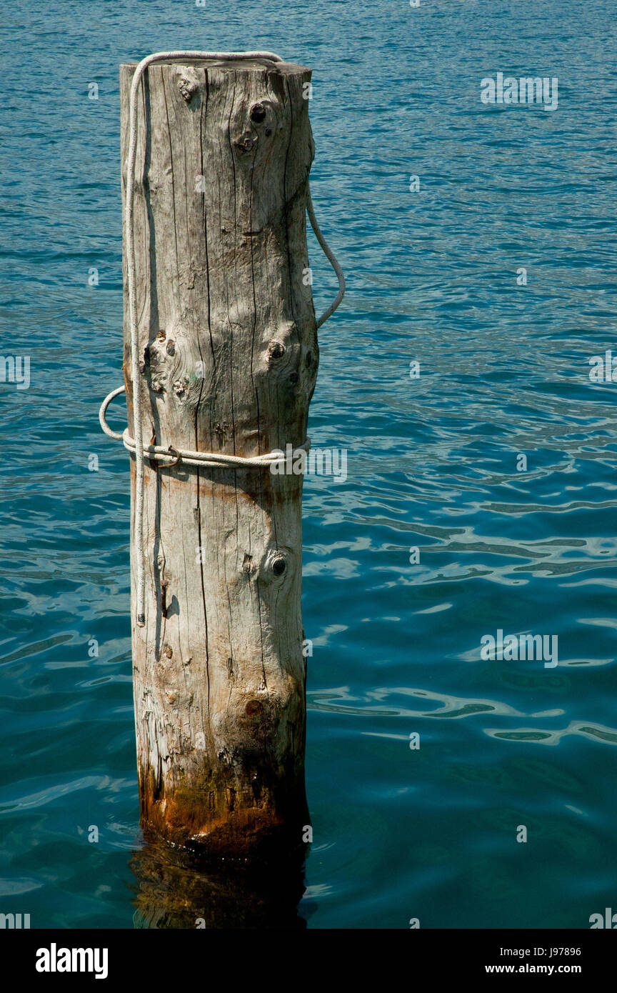 mooring pole in the water Stock Photo - Alamy