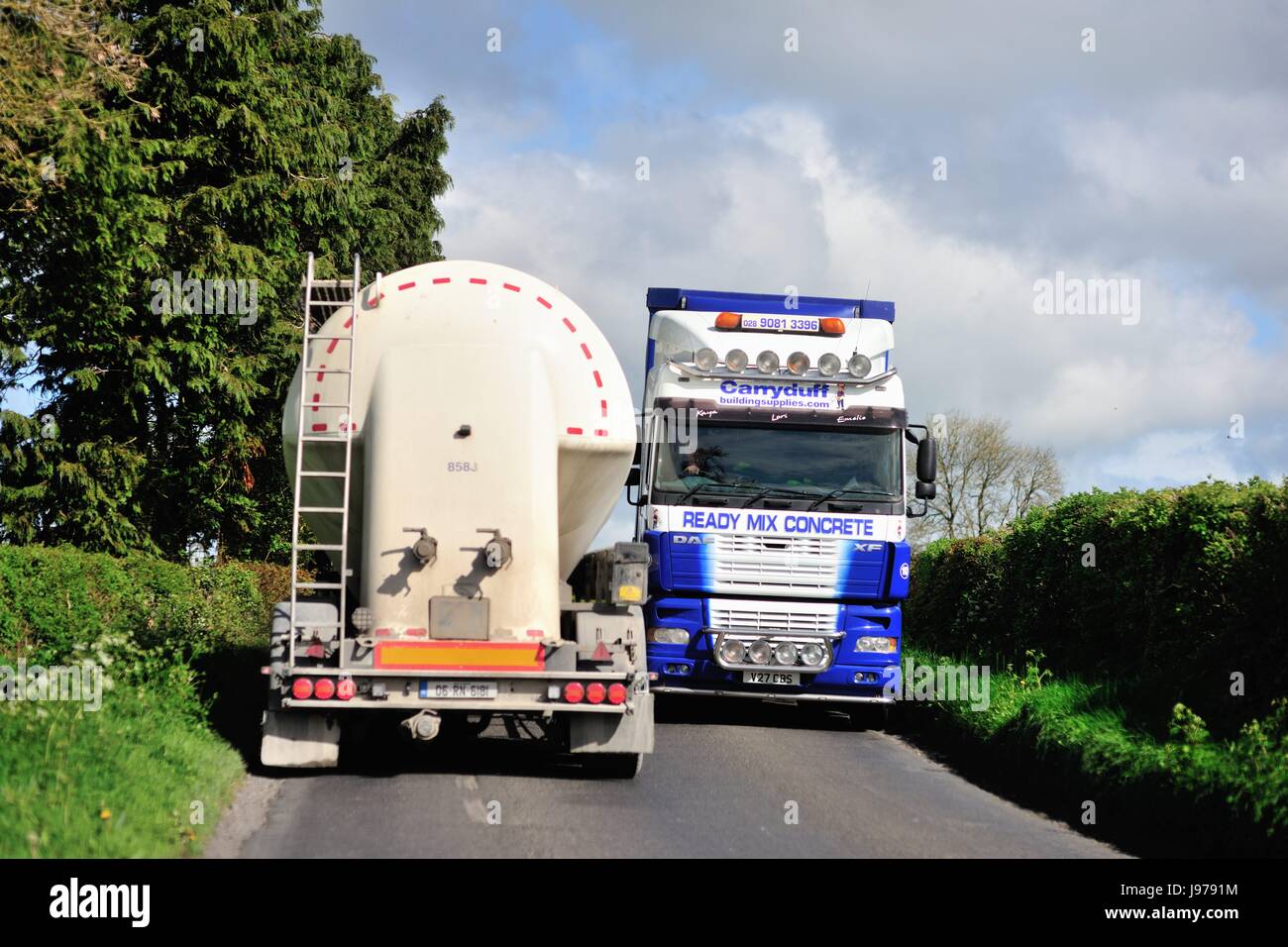 Lorries ireland hi-res stock photography and images - Alamy