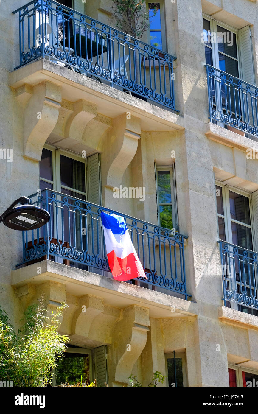 Balcony railings hi-res stock photography and images - Alamy