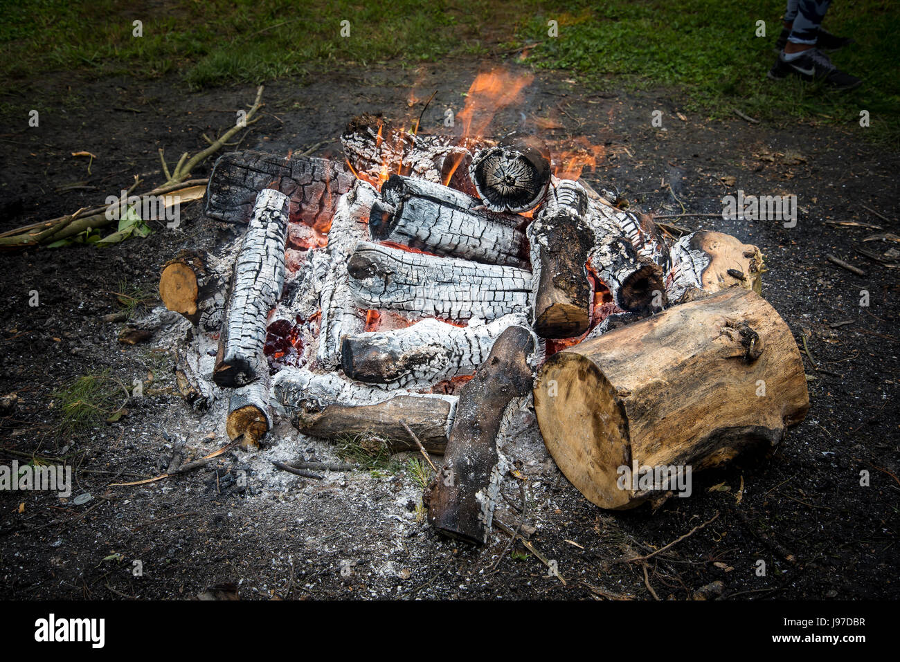 Camp Ground Burning Fire Stock Photo - Alamy