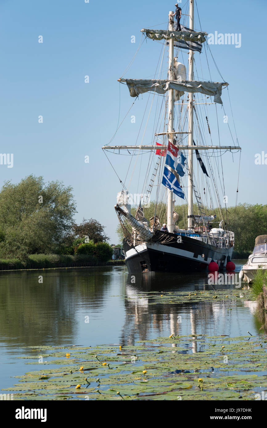 Tall ship la malouine hi-res stock photography and images - Alamy