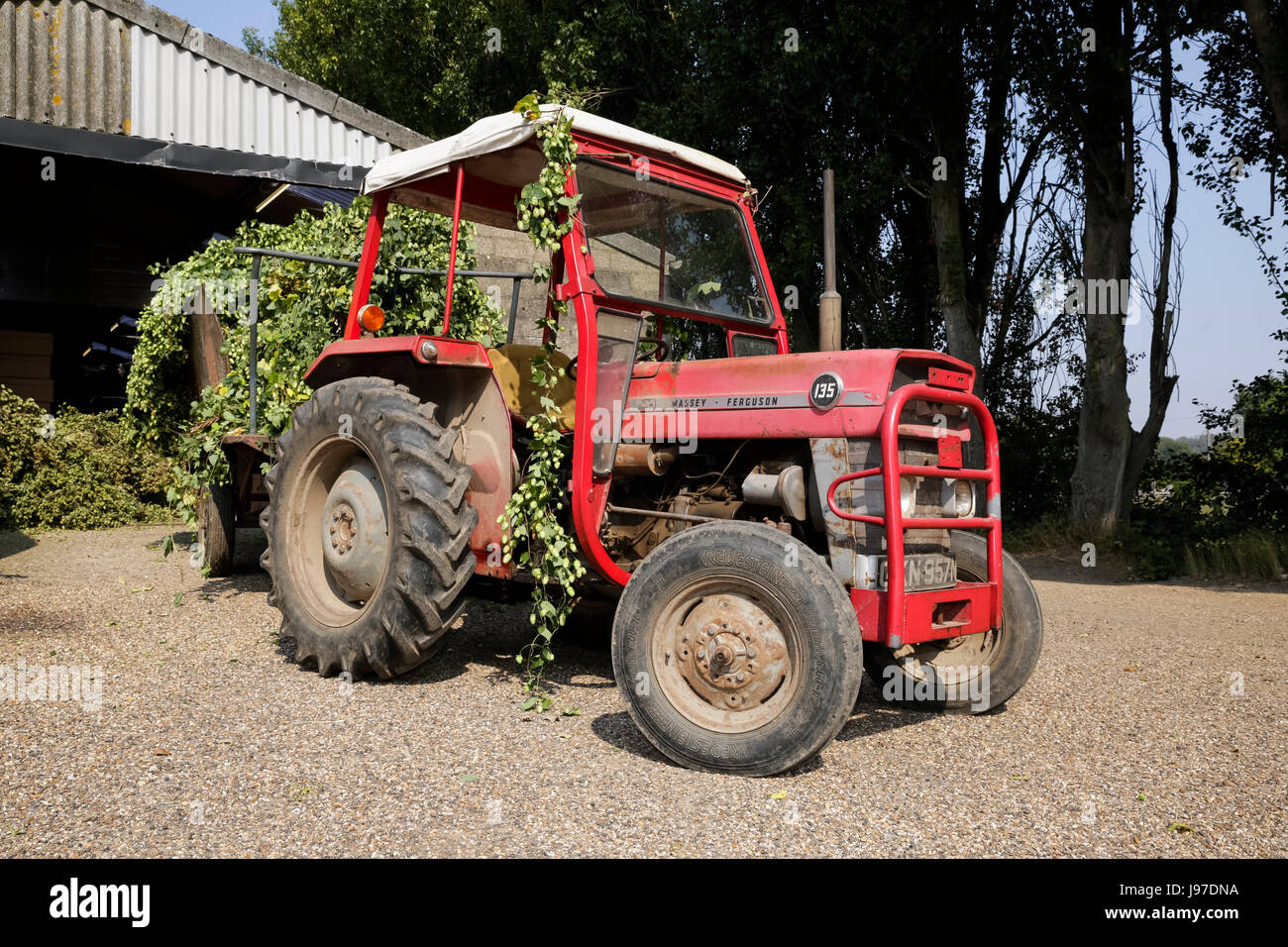 Tractor hops hi-res stock photography and images - Alamy