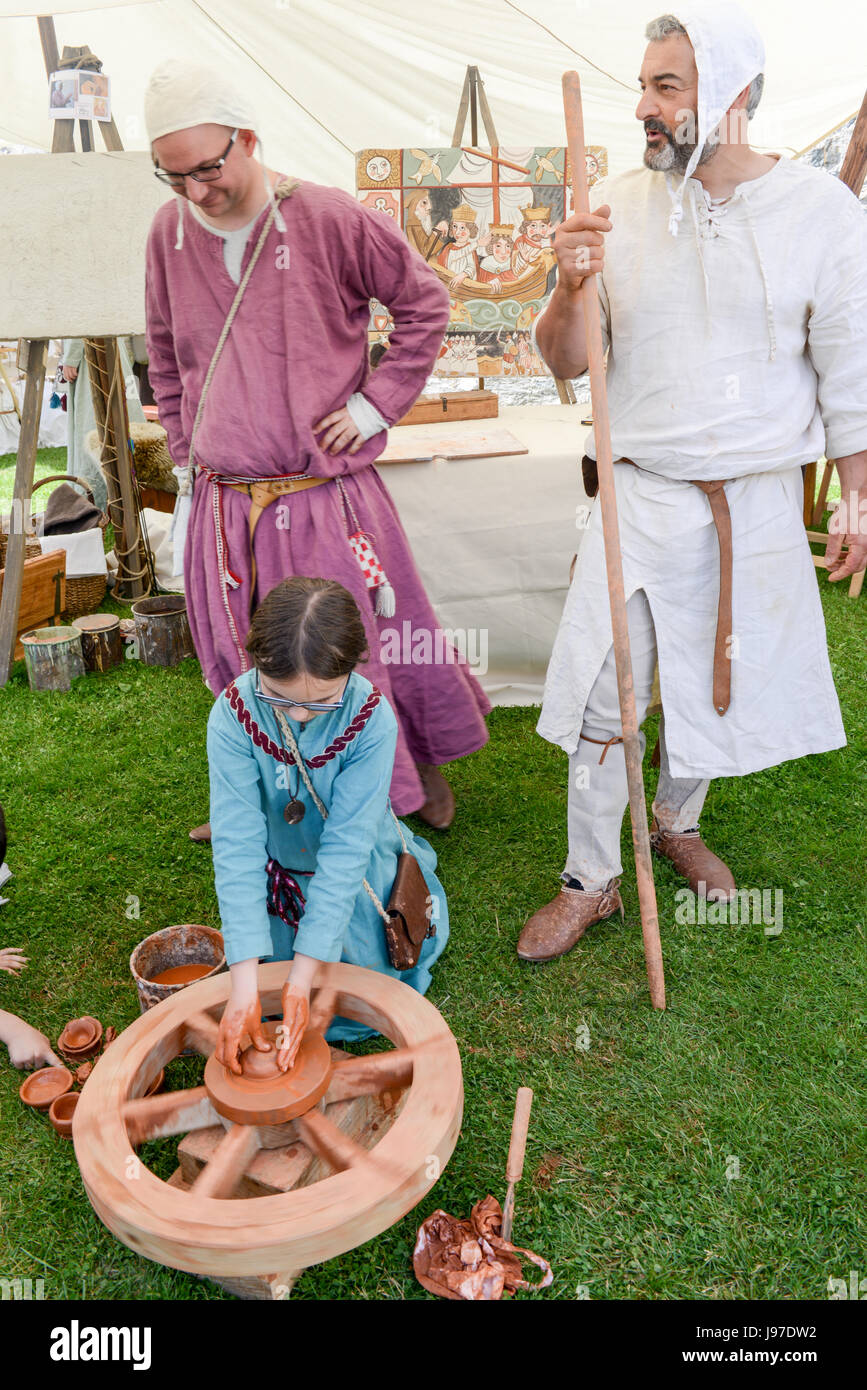 Medieval sculptor hi-res stock photography and images - Alamy