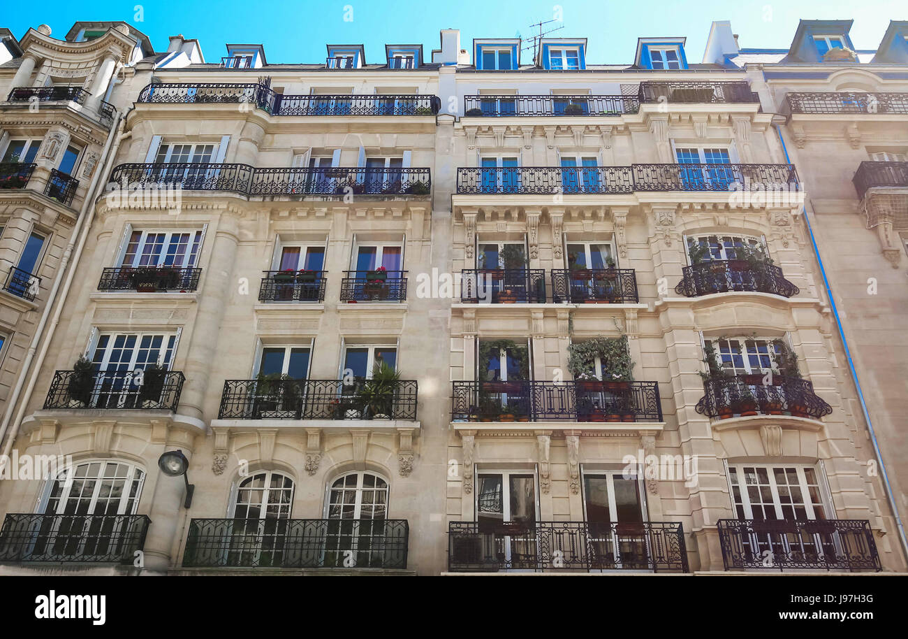 The facade of Parisian building, France Stock Photo - Alamy