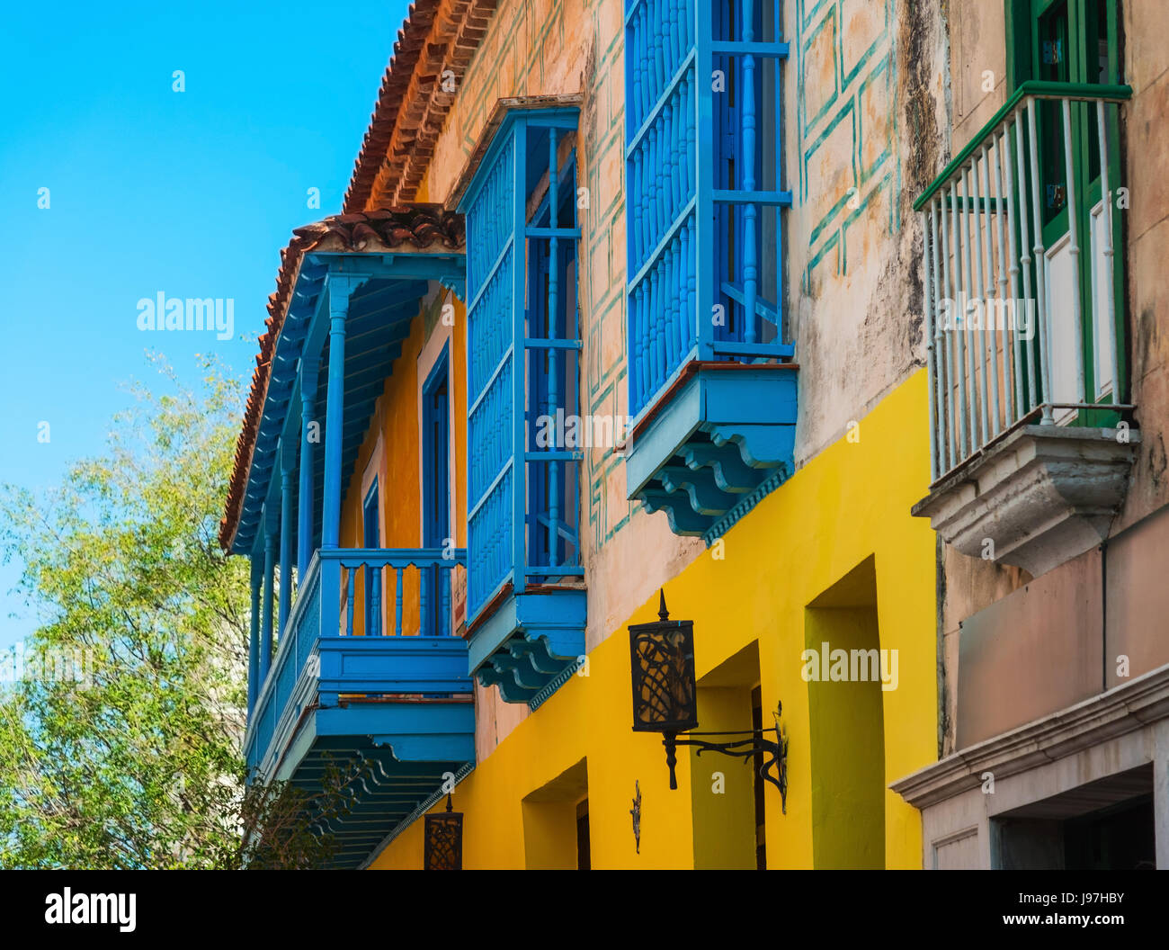 Cuba, Havana, Building exterior with blue windows Stock Photo - Alamy