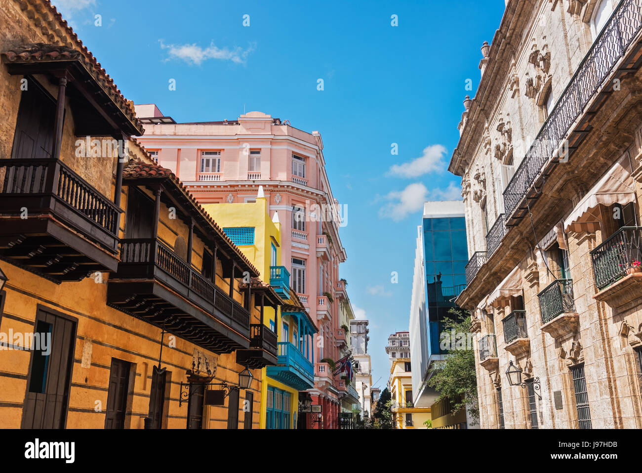 Pink yellow building havana cuba hi-res stock photography and images ...