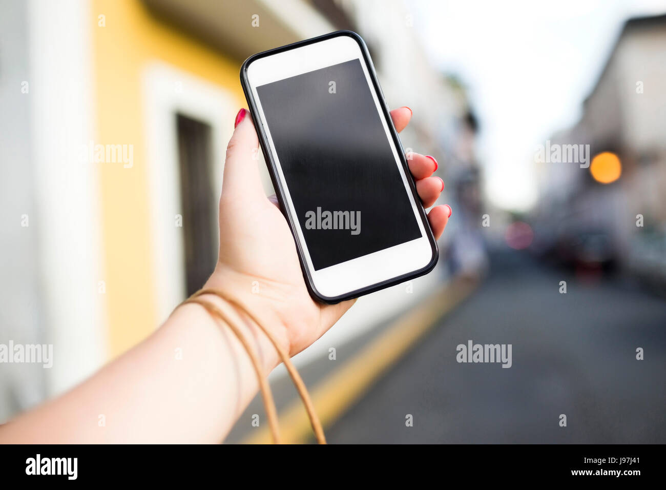 Woman holding hand phone hi-res stock photography and images - Alamy