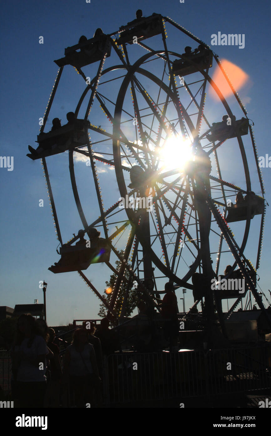 Ferris wheel ride in amusement park Stock Photo - Alamy