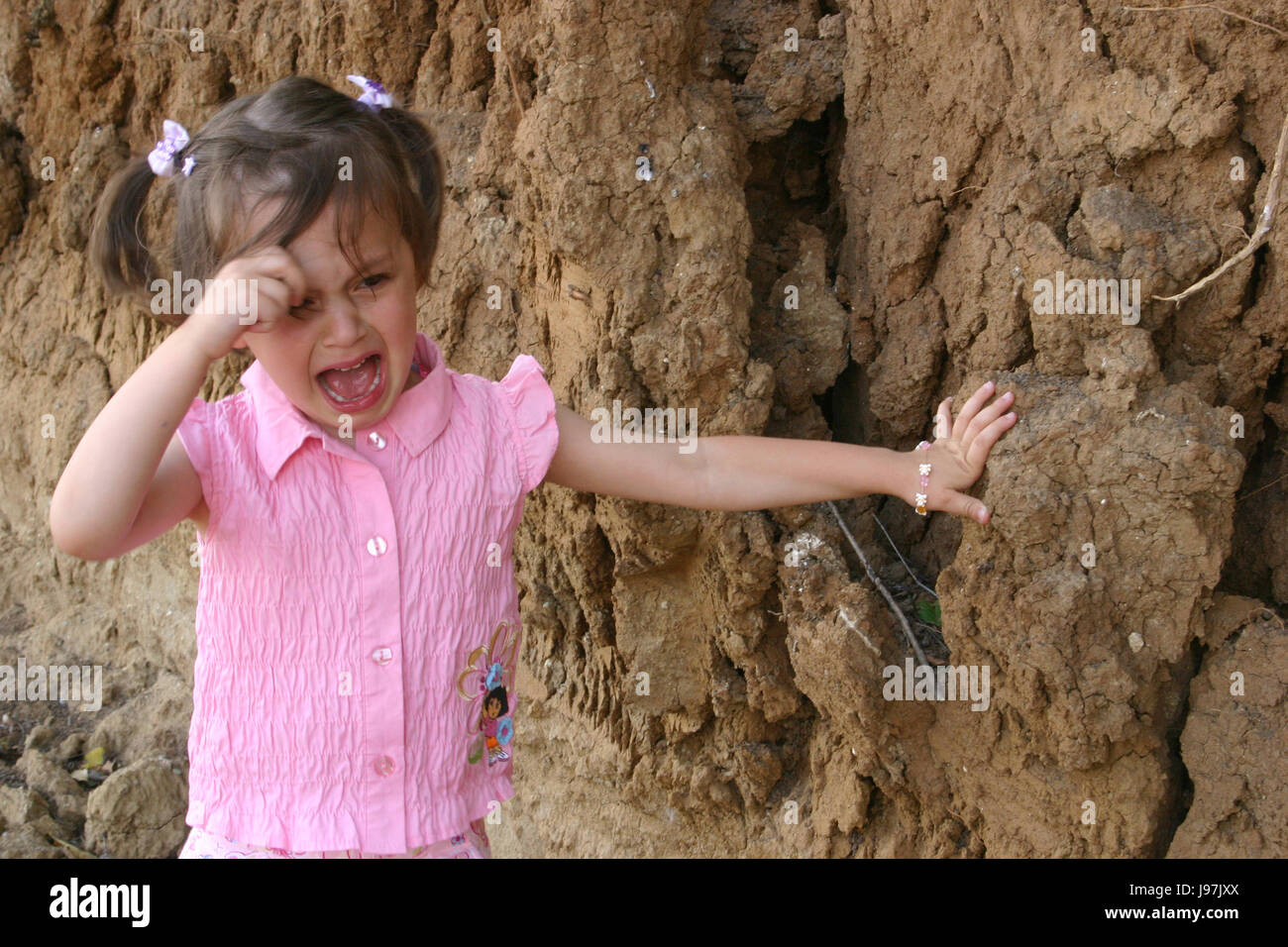 Child lost crying hi-res stock photography and images - Alamy