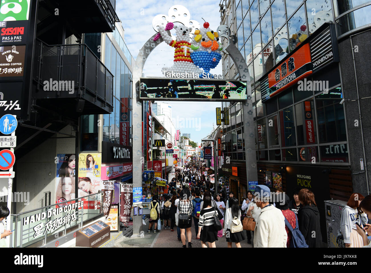 Young Japanese crowed walking through Takeshita street in Harajuku ...