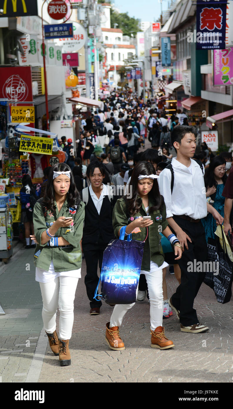 Young Japanese crowed in Harajuku, Tokyo Stock Photo - Alamy