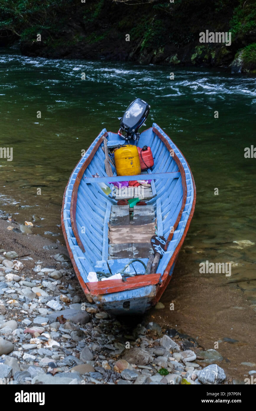 Wooden long boat hi-res stock photography and images - Alamy