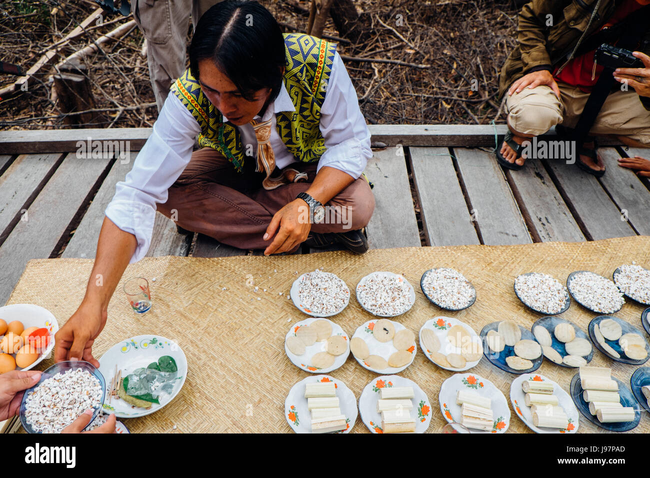 People in traditional longhouse hi-res stock photography and images - Alamy