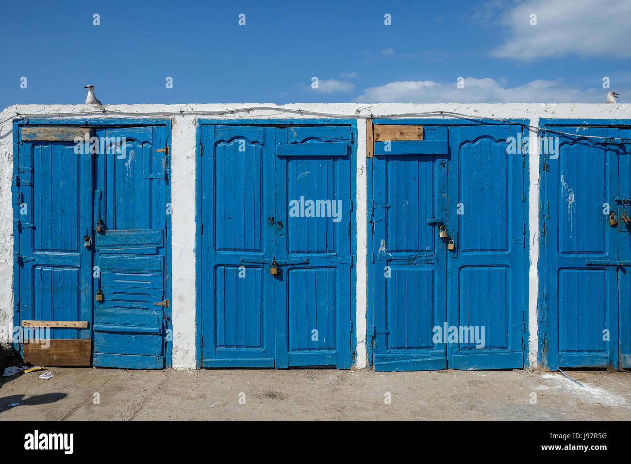 Row of doors hi-res stock photography and images - Alamy