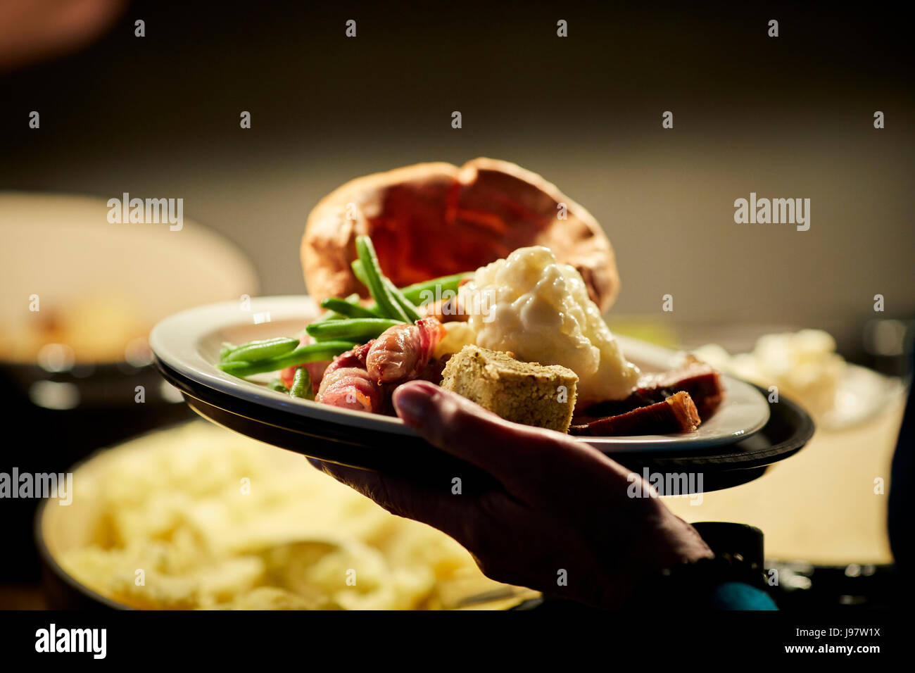 Sunday lunch england hi-res stock photography and images - Alamy