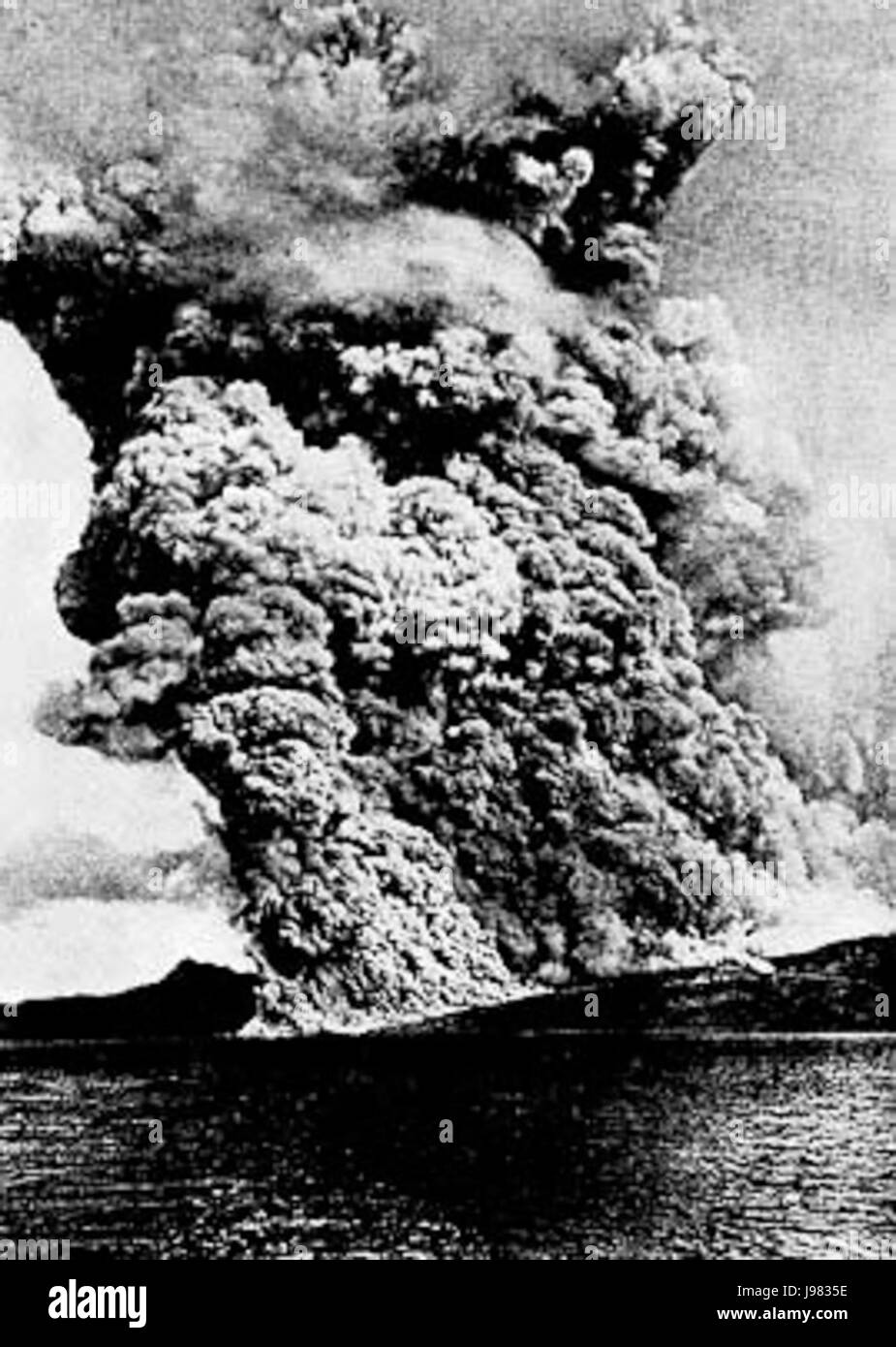 Mount pelee eruption 1902 hi-res stock photography and images - Alamy