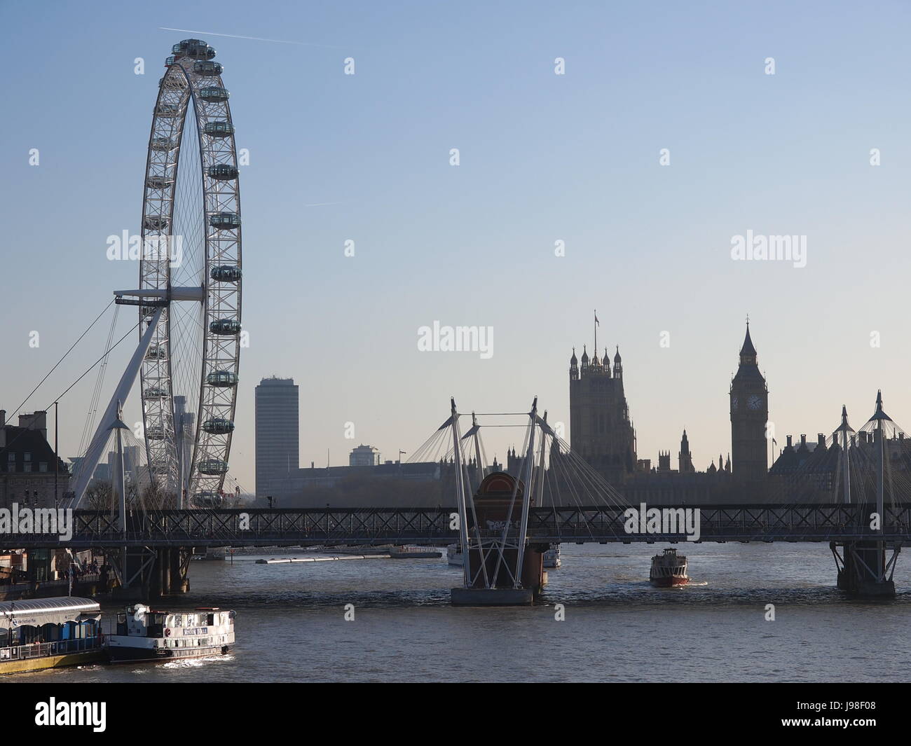 Site overlooking river thames hi-res stock photography and images - Alamy