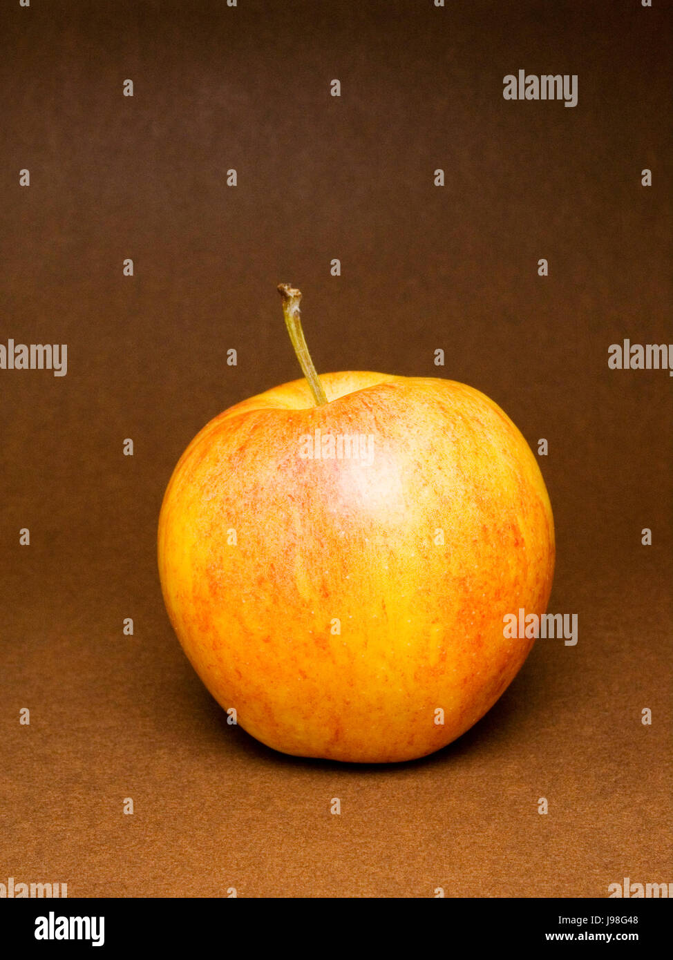 English eating apple hi-res stock photography and images - Alamy