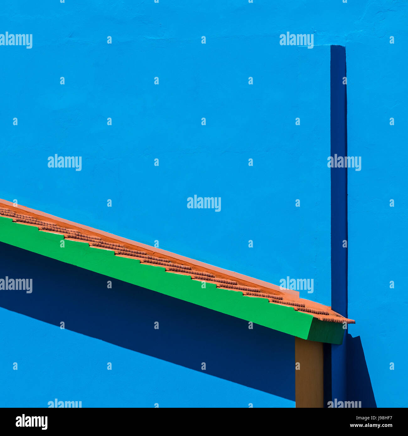 Bright green roof hi-res stock photography and images - Alamy