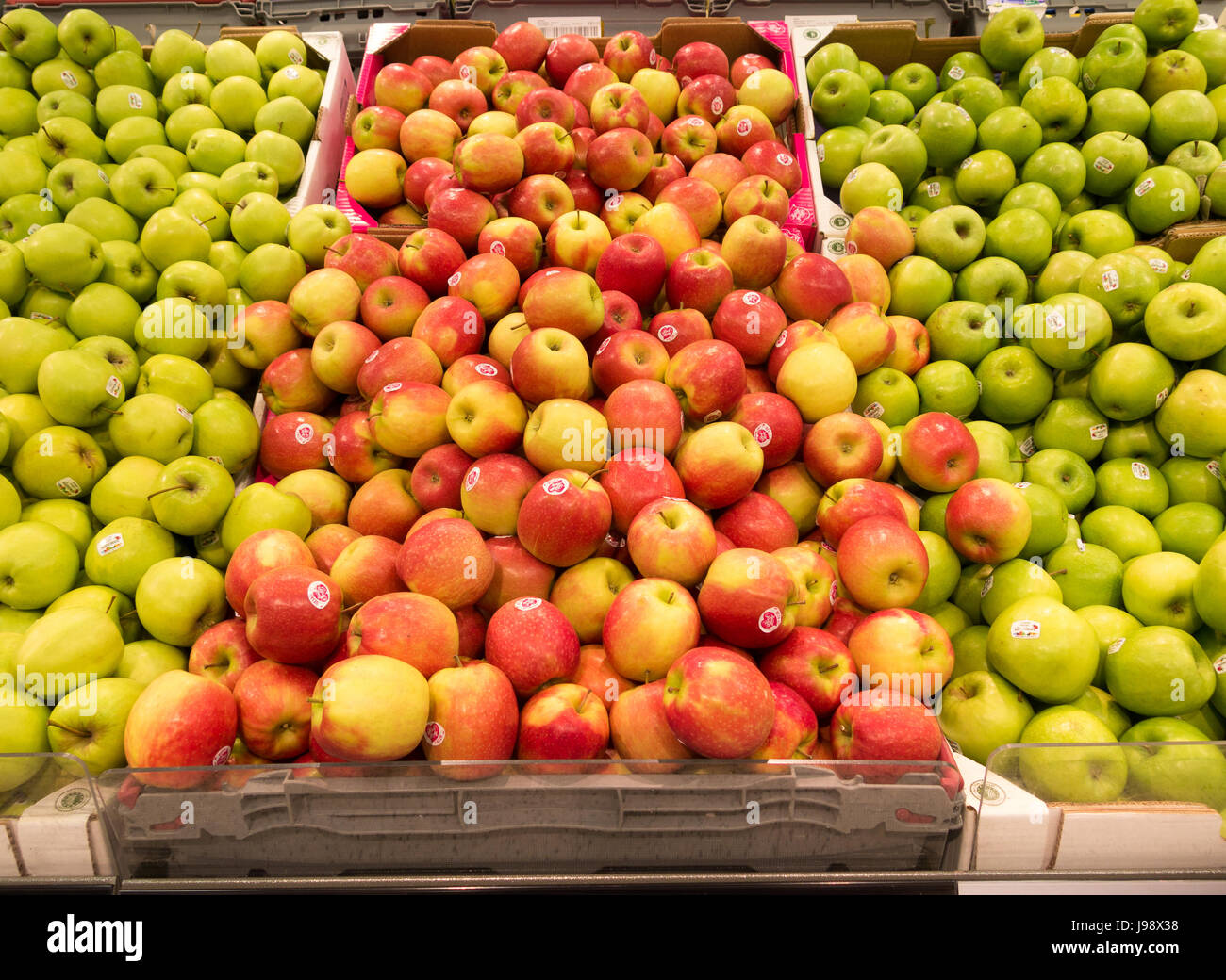 Many apple of different colour for sale in a supermarket Stock Photo ...