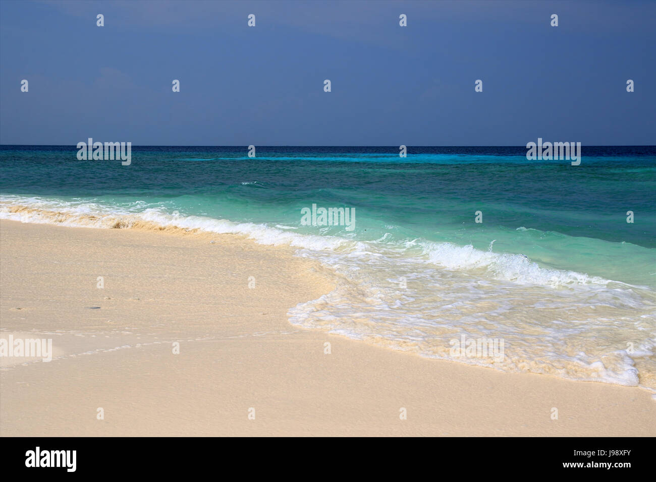 Blue Ocean seen from the beach of Ukulhas, Maldives Stock Photo - Alamy