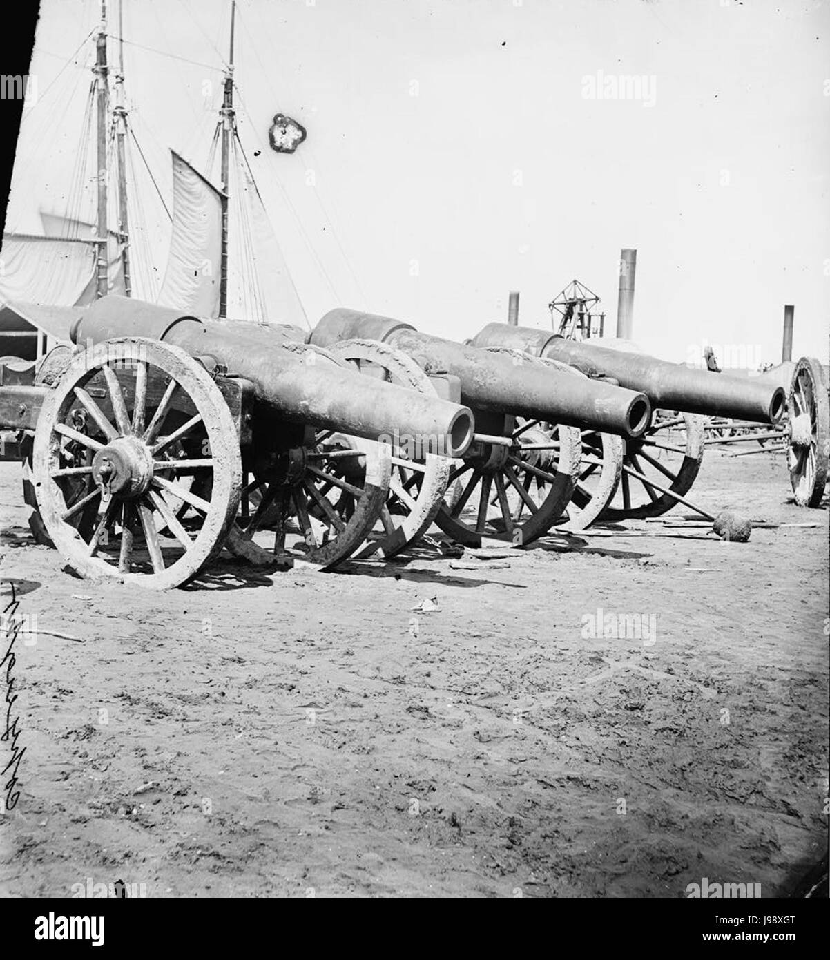 Siege gun hi-res stock photography and images - Alamy