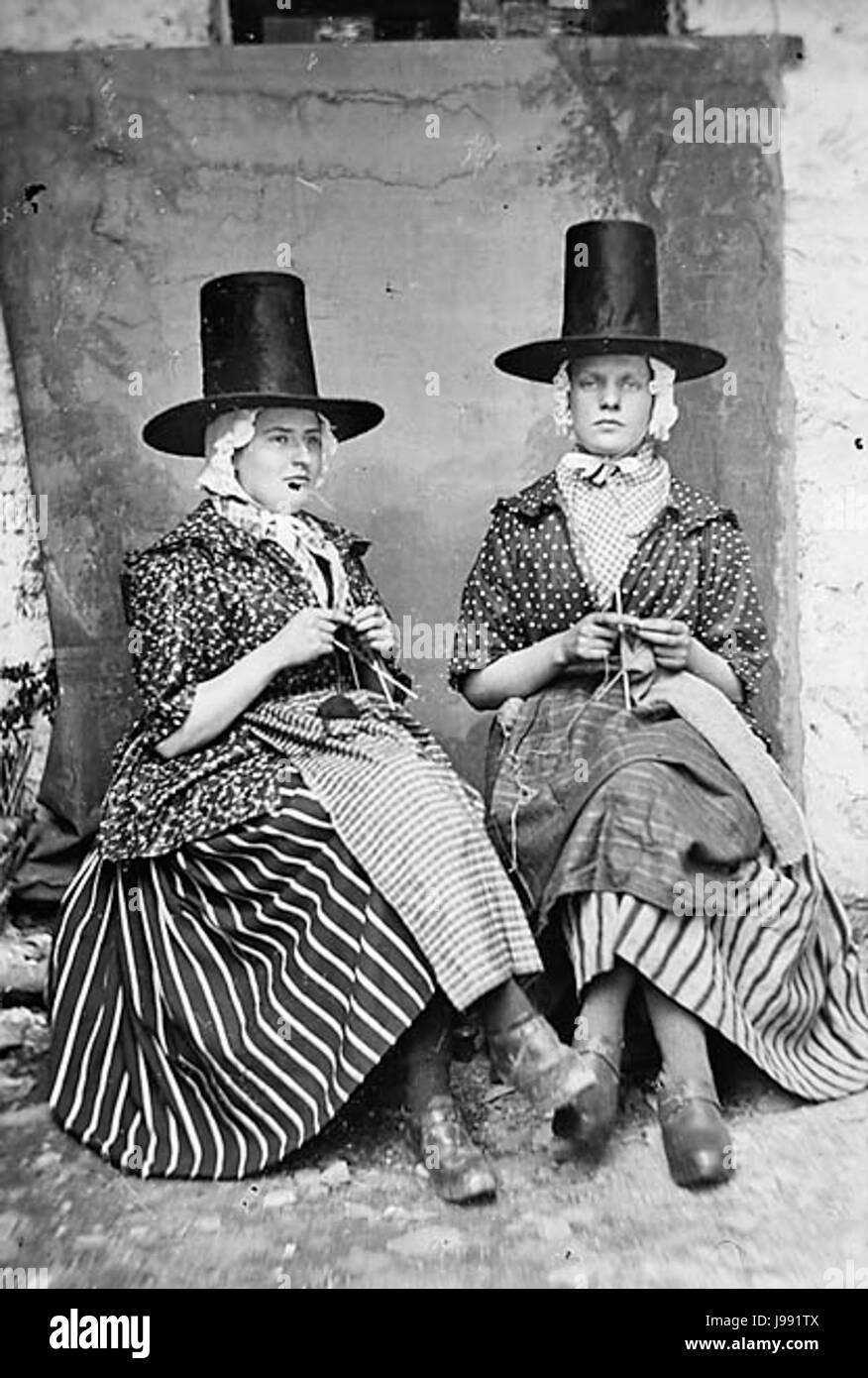 Two women in traditional dress knitting NLW3363123 Stock Photo - Alamy