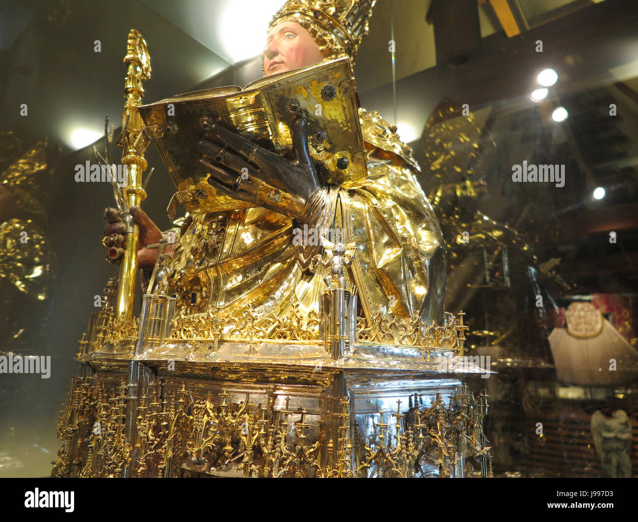 Reliquary of holy right hi-res stock photography and images - Alamy