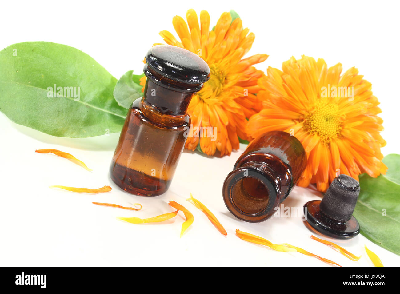ringelblumentinktur with fresh flower petals Stock Photo - Alamy