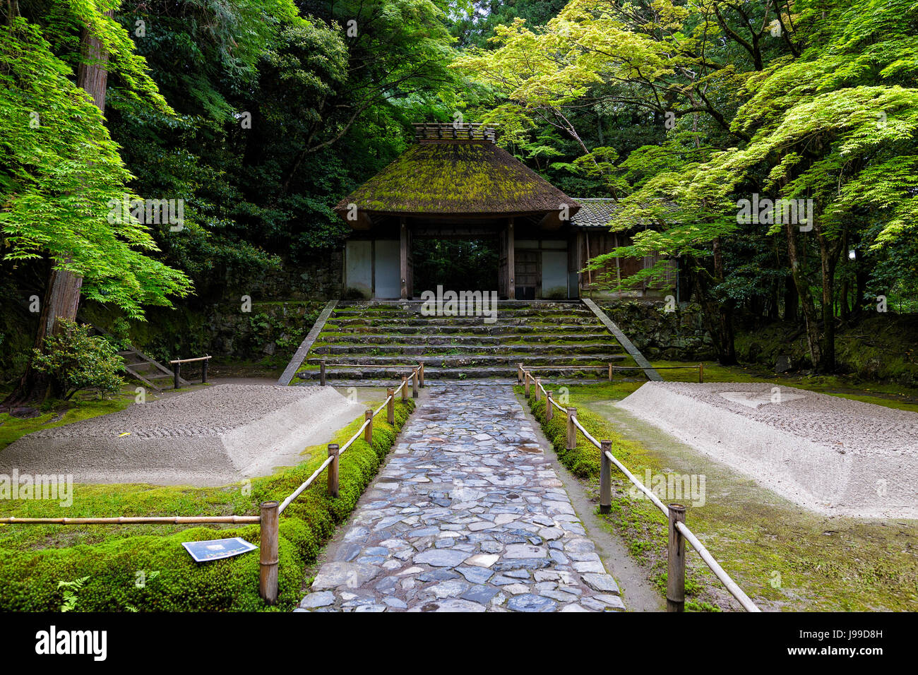 Honen-In, a Buddhist temple located in Kyoto, Japan Stock Photo - Alamy