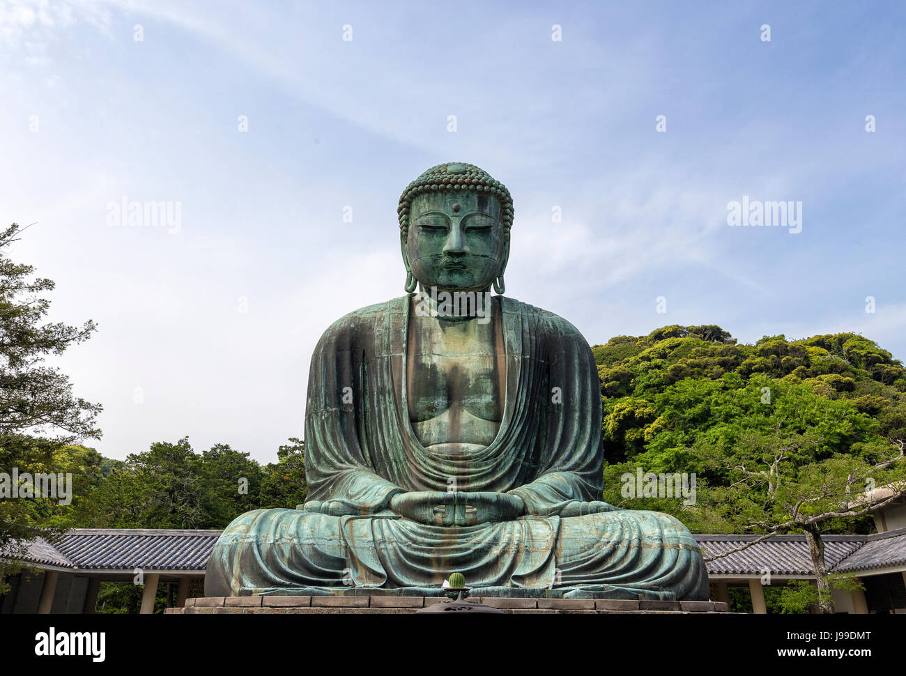 Huge bronze statue buddha hi-res stock photography and images - Alamy