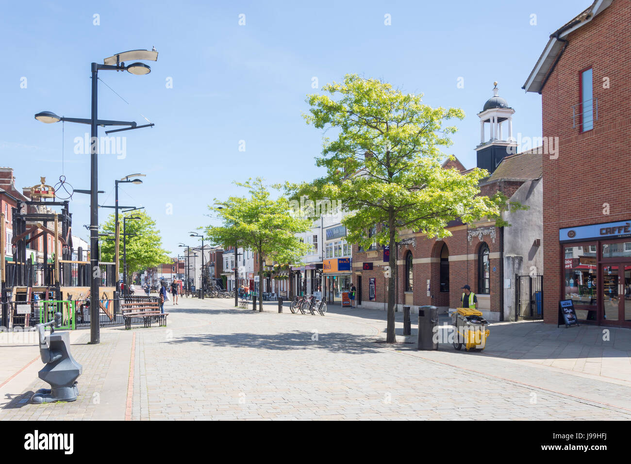 Fareham shopping centre hi-res stock photography and images - Alamy
