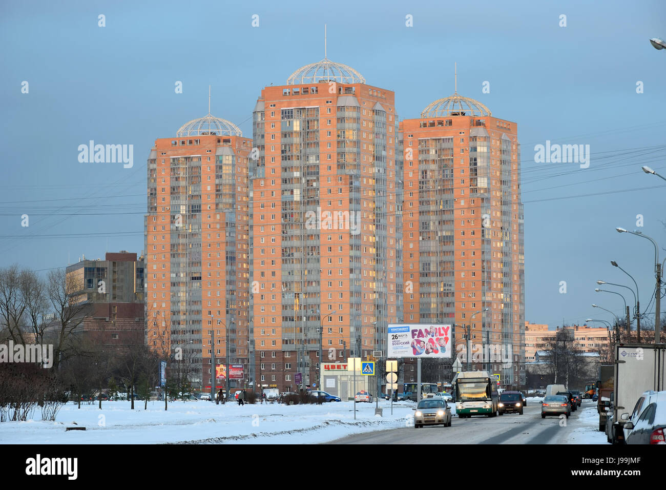 Red brick high rise building hi-res stock photography and images - Alamy
