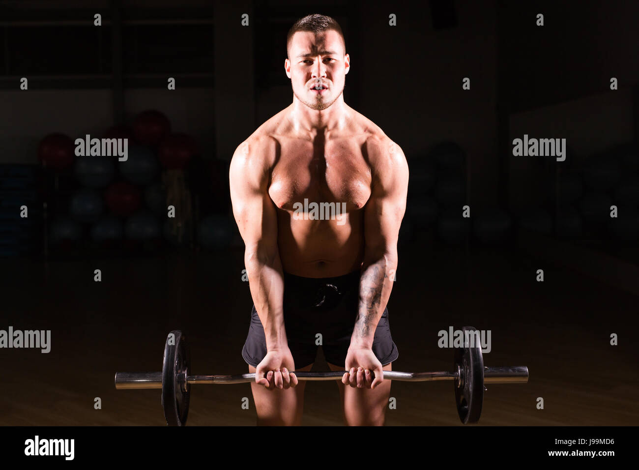 Man muscles lifting back bar hi-res stock photography and images - Alamy
