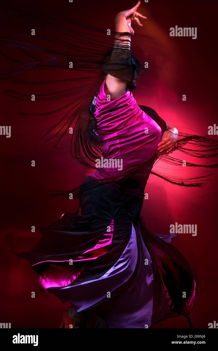 Flamingo dancing on stage hi-res stock photography and images - Alamy