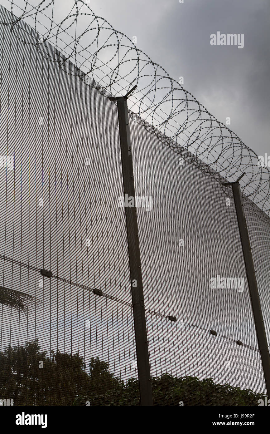 High security fencing hi-res stock photography and images - Alamy
